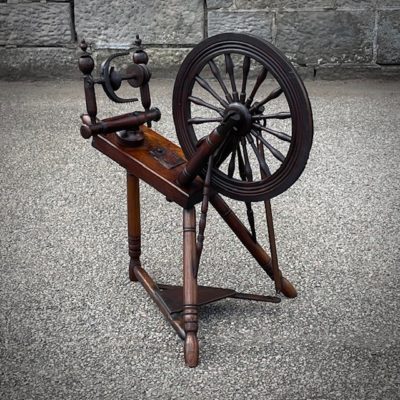 Attractive Antique Victorian Saxony Style Spinning Wheel – Witches Kist
